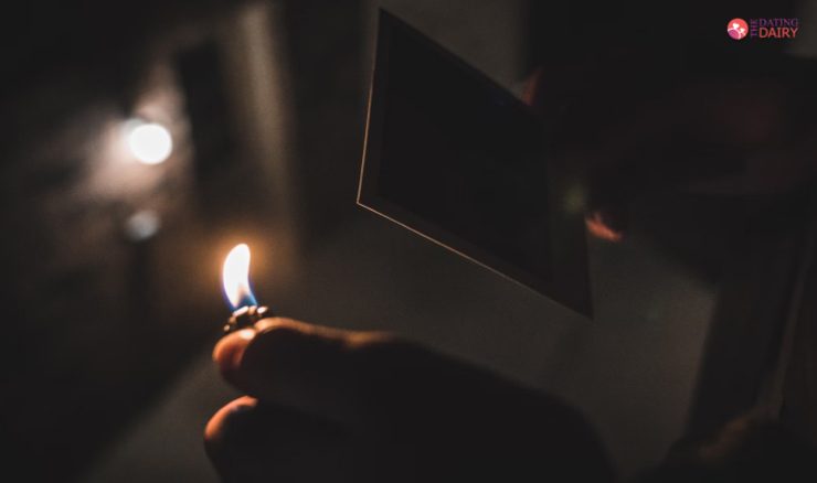 Say 'Hi' To Ghostlighting-Another Emotionally-Abusive Dating Trend